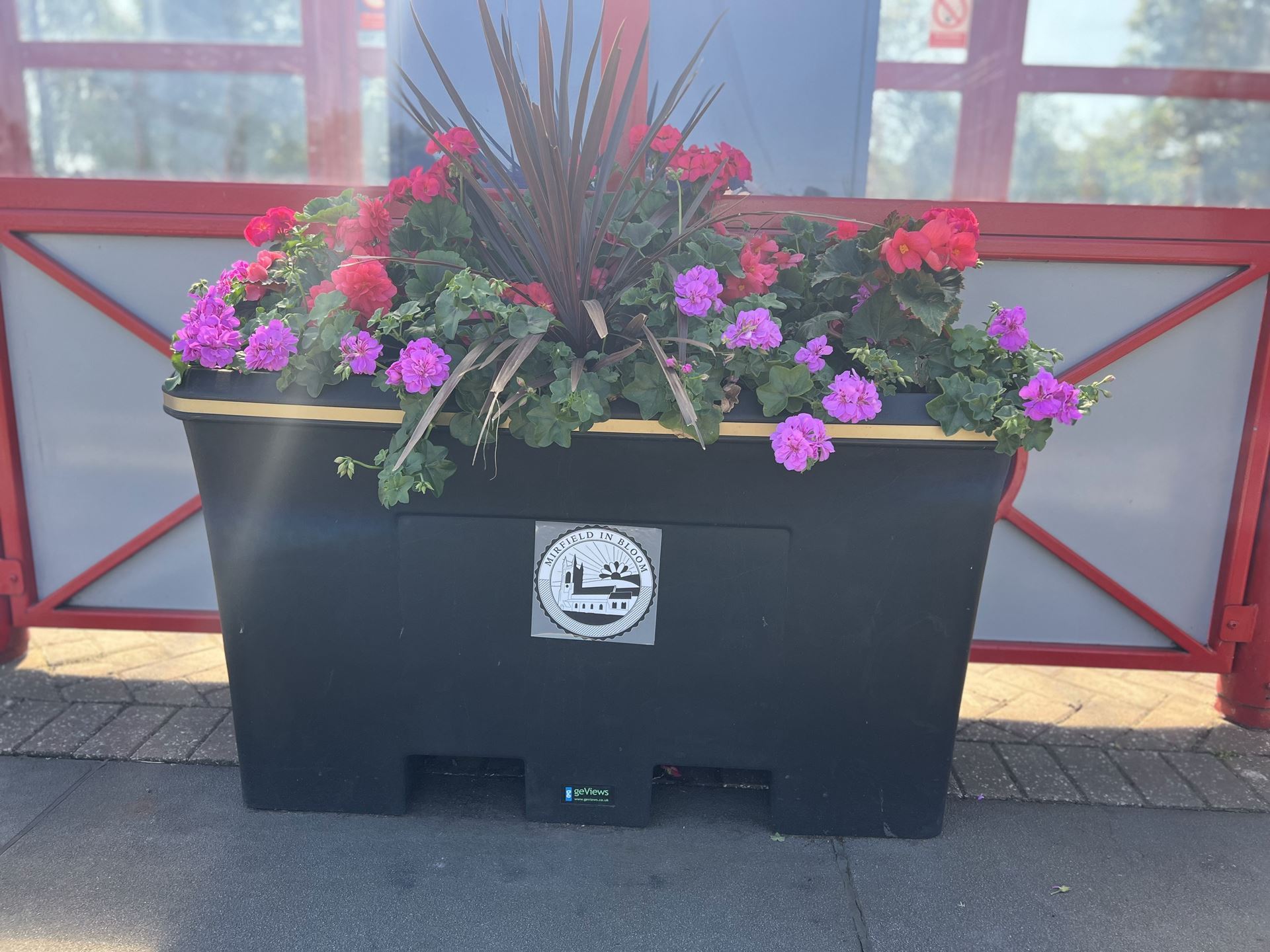 Scenic Rectangle Floor Planter | geViews